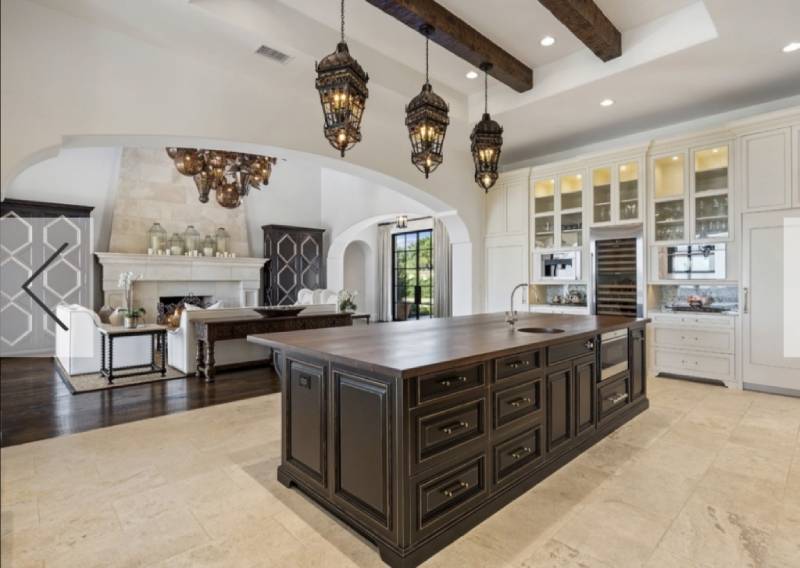 Cast Iron vs. Wrought Iron Light Fixtures: A Comprehensive Guide ...